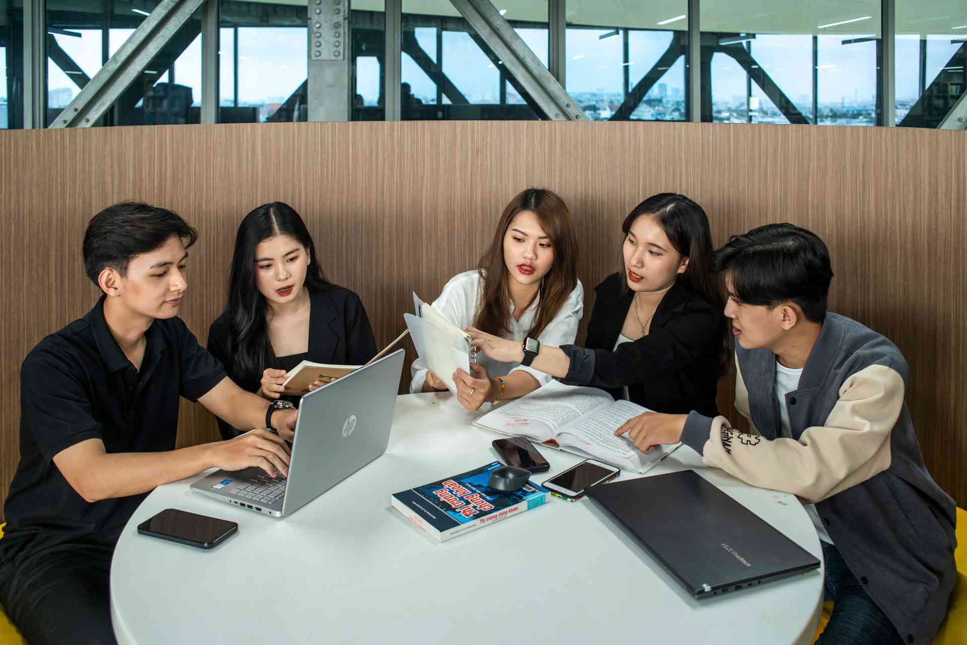 Trường Đại học Văn Lang - VLU | Van Lang University